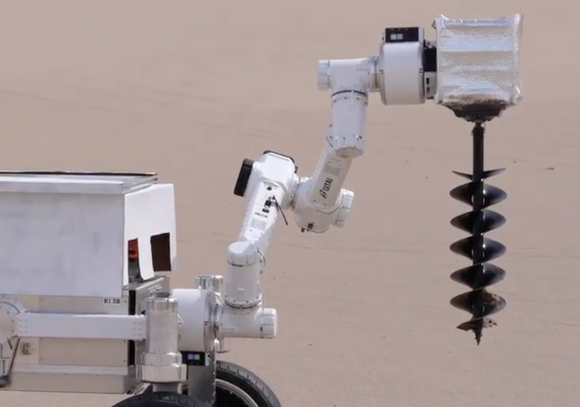 Inchworm Robot | GITAI