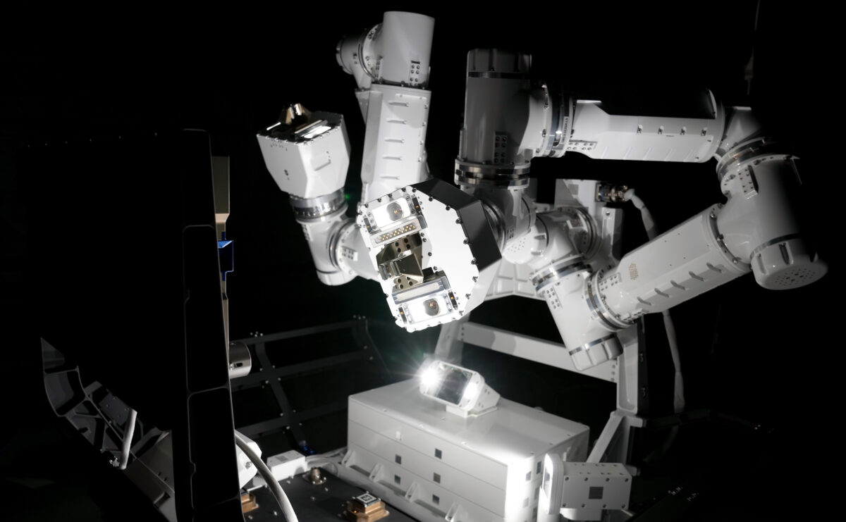 GITAI Autonomous Robotic Arm Arrives at Space Station to Conduct ISAM External Tech-Demo – GITAI